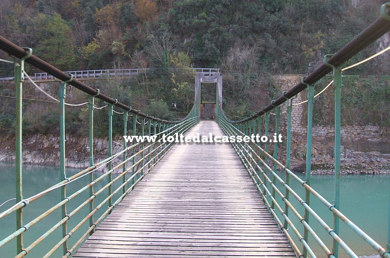PONTE DEL RAMELLO - Piano stradale costituito da assi di legno assemblate